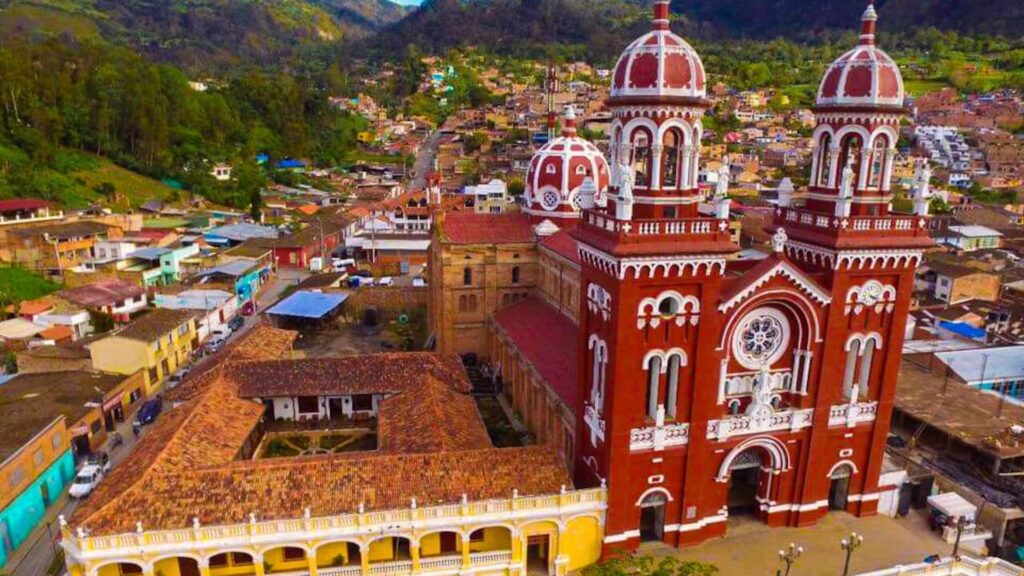 Viaja a Guaduas: historia colonial y naturaleza exuberante